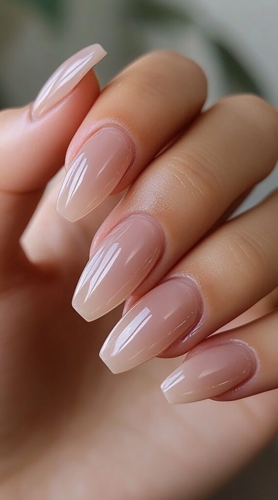 26 Elegant Senior Picture Nails: Trendy Ideas for Picture-Perfect Hands ...