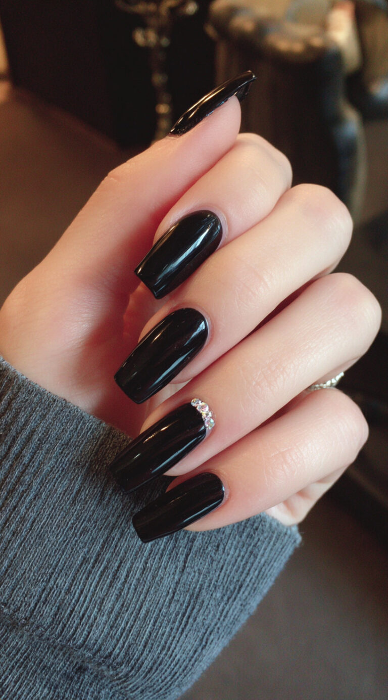 25 Effortless Simple Black Nails: Ideas That Are Stylish Without Trying ...